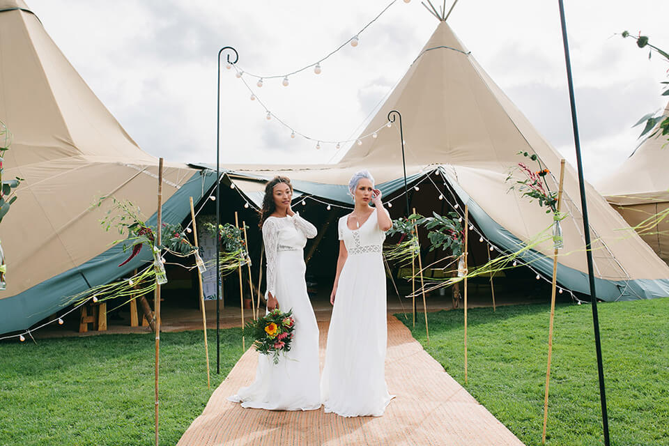 tipi-wedding-entrance-flowers